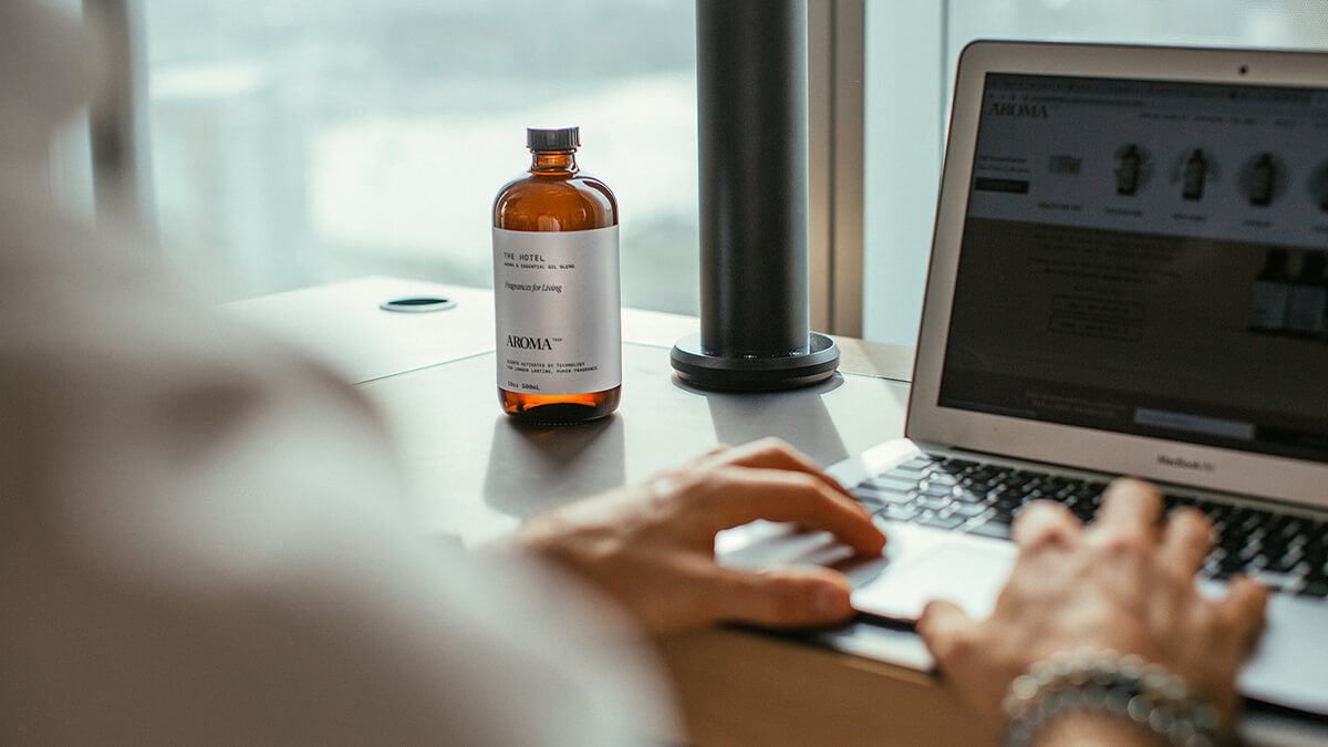 Top 5 Best Fragrances for the Office – AromaTech